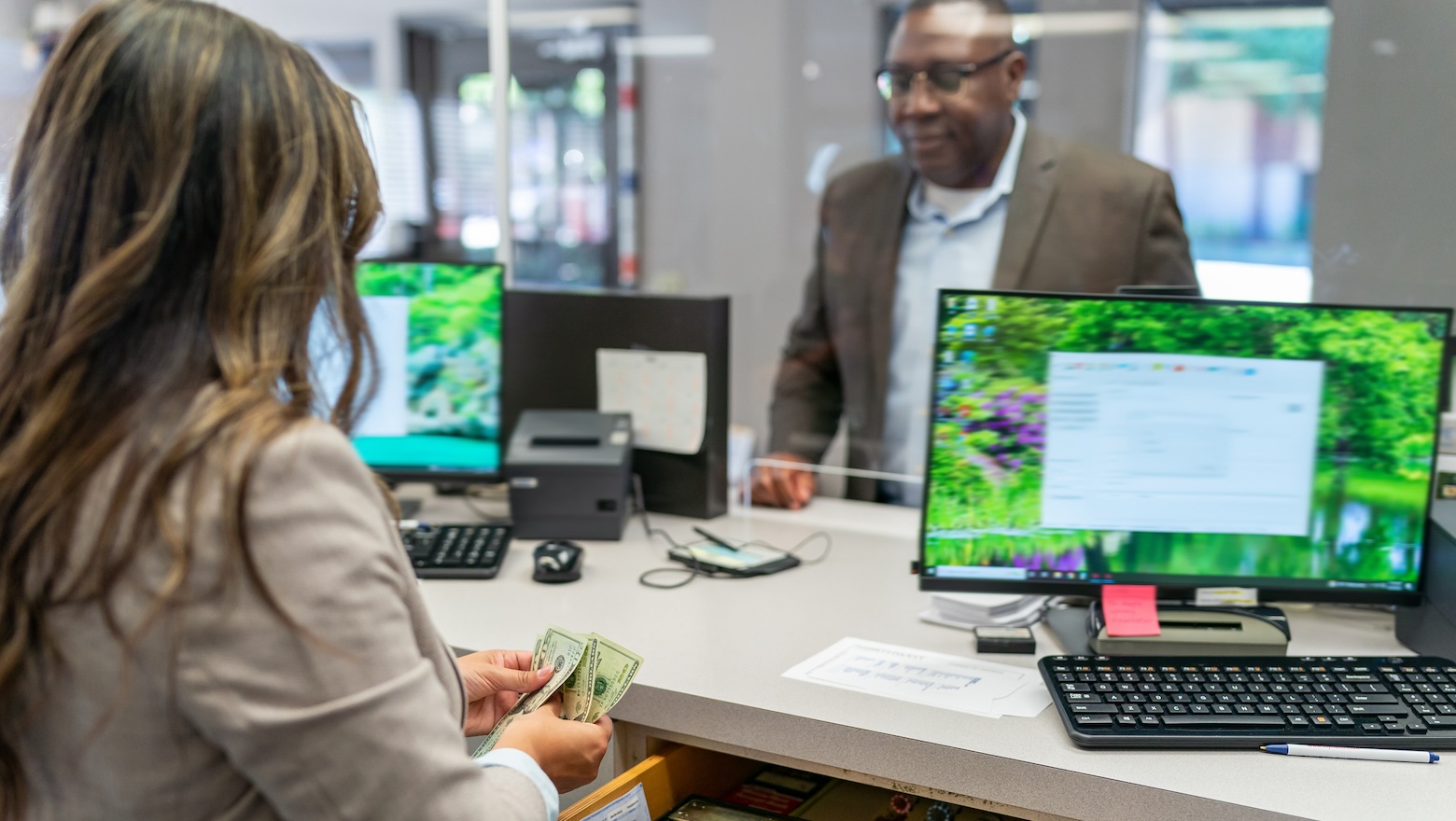 Where to Cash a Check Without Paying a Fee | SoFi