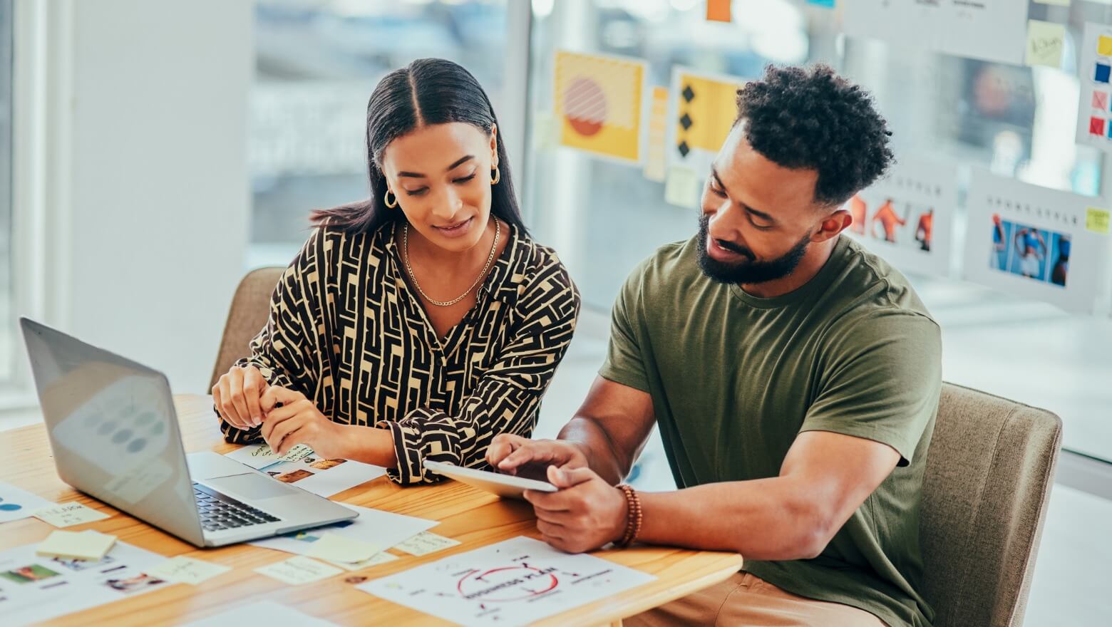 How Much Does a Graphic Designer Make a Year on Average | SoFi