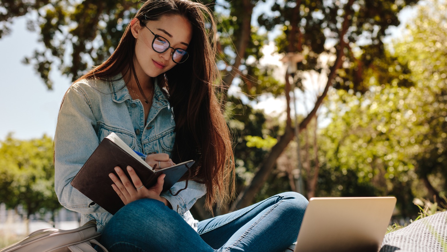 15 Seasonal Jobs for College Students in 2026 | SoFi